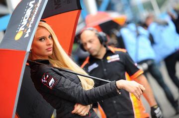 TOP 15 najpiękniejszych paddock girl - Antyradio