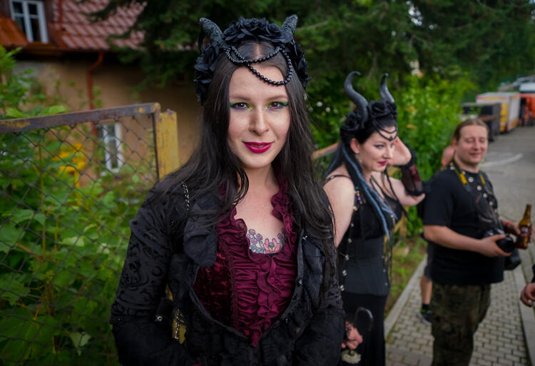 Galeria Rozpoczął się 27 Festiwal Castle Party. Jak bawią się jego ...